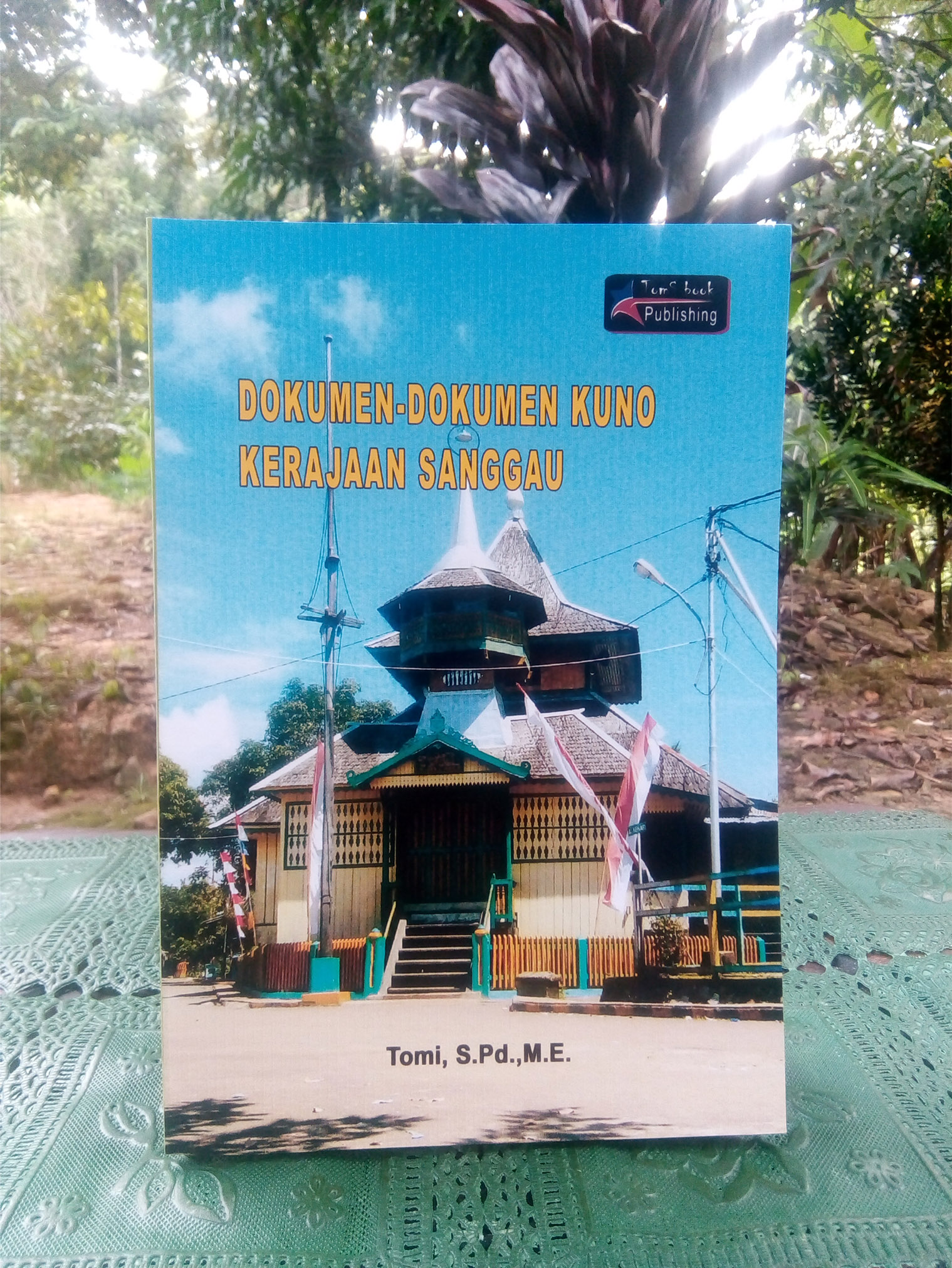 DOKUMEN-DOKUMEN KUNO KERAJAAN SANGGAU - Tom'S Book